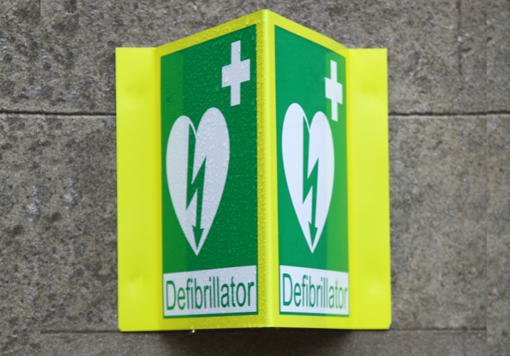 Defibrillators can save lives - Comcen